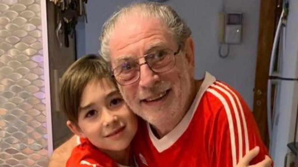 El abrazo de un abuelo y su nieto del Rojo: de la angustia del nene a la premonición final | El ...