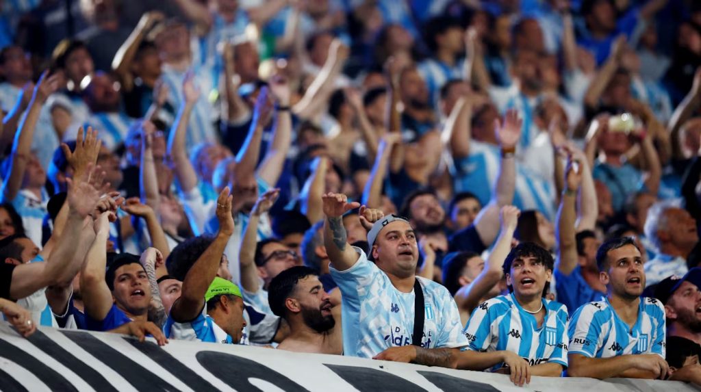 La desesperación de los hinchas de Racing que compraron entradas de ...
