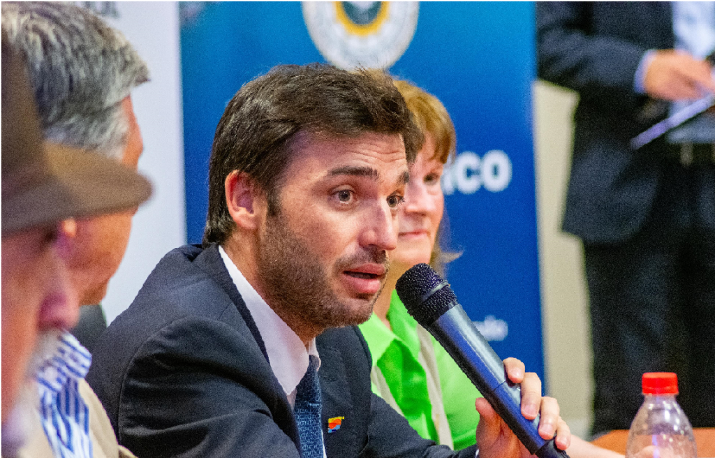 Nacho Torres lidera en Buenos Aires una cumbre clave por la transición energética | El Comodorense