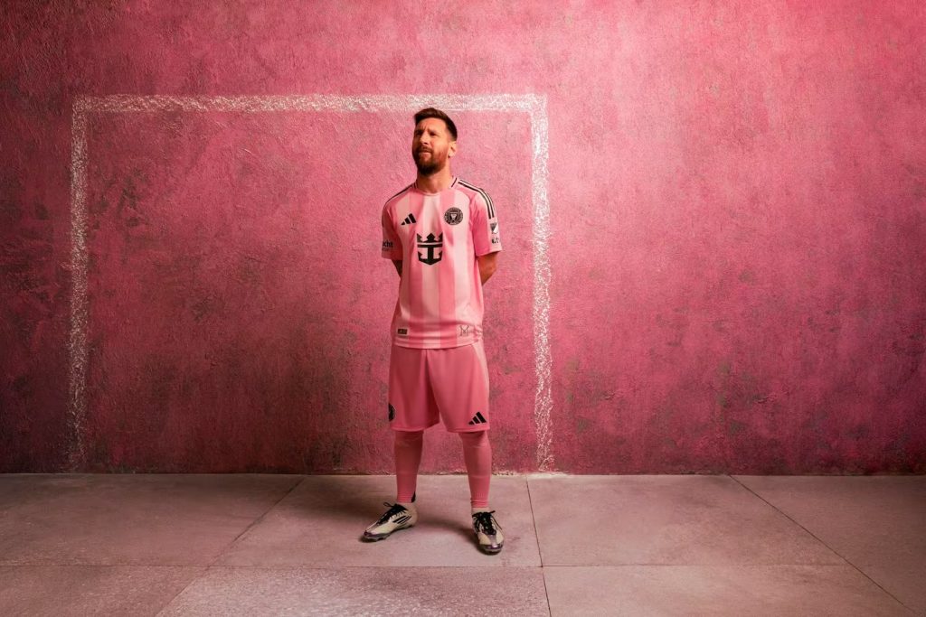 “Euforia”: con Messi como modelo principal, Inter Miami presentó la camiseta que usará en el ...