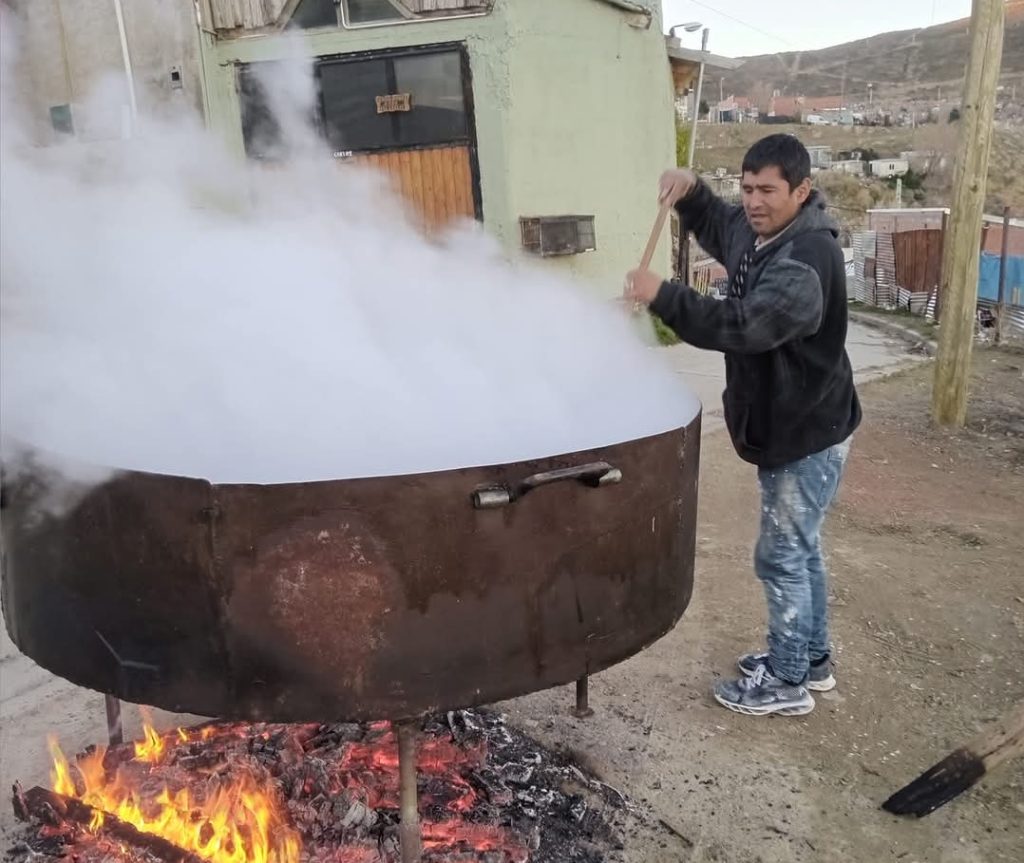 Comodoro Solidario: José lanza una venta de empanadas para costear 4 ...